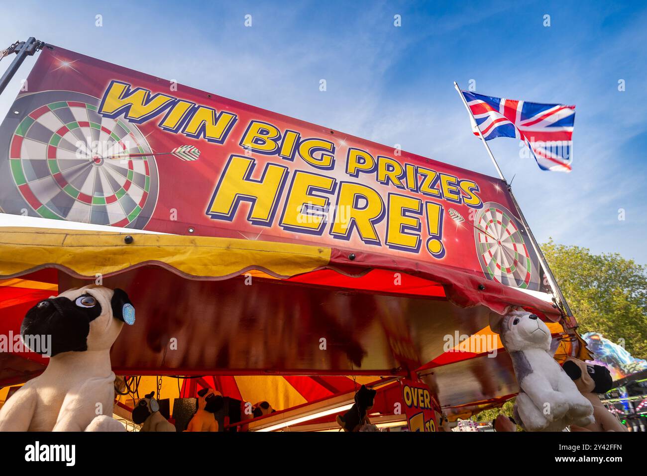 Win Big Prizes Here banner sign on prize stall at British funfair Stock ...