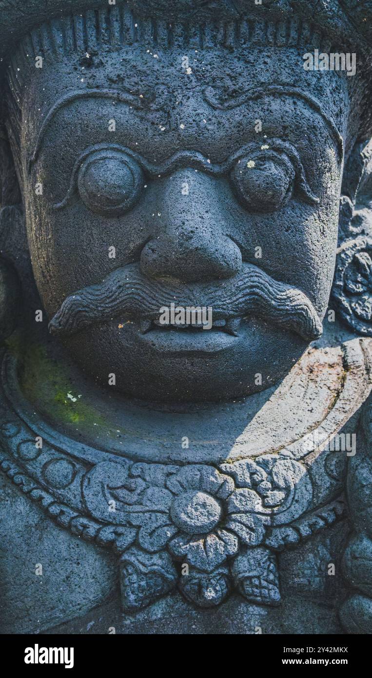 Fierce temple guardian statue hi-res stock photography and images - Alamy