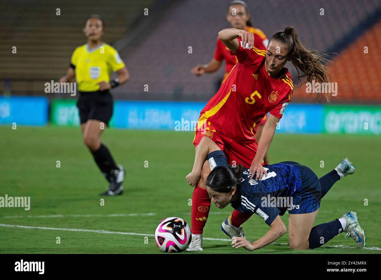 Medelin, Colombia. 15th Sep, 2024. Manaka Matsukubo of Japan battles ...