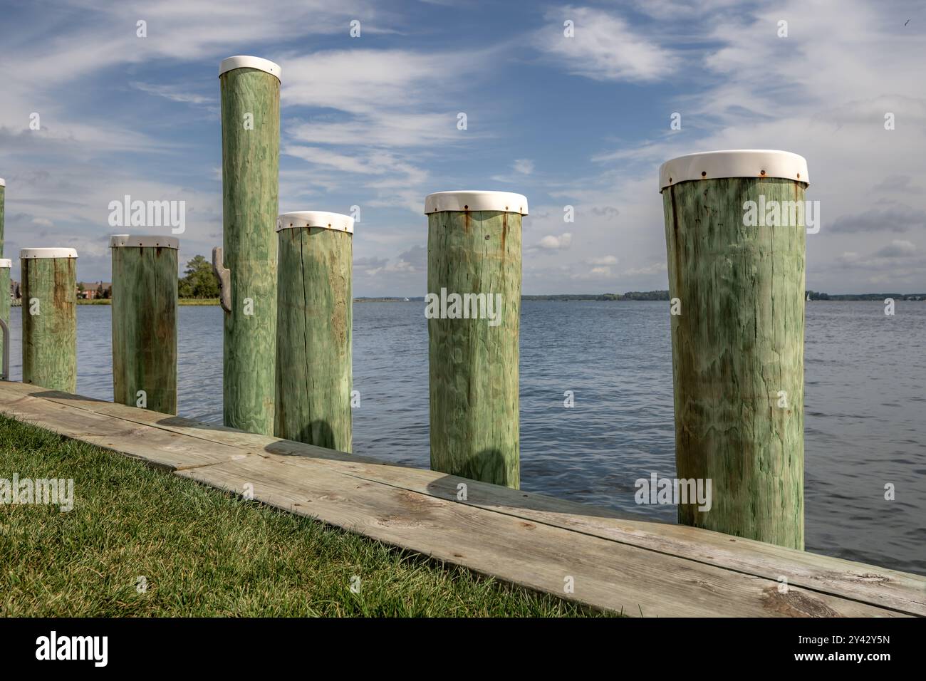 Long wooden dock hi-res stock photography and images - Alamy