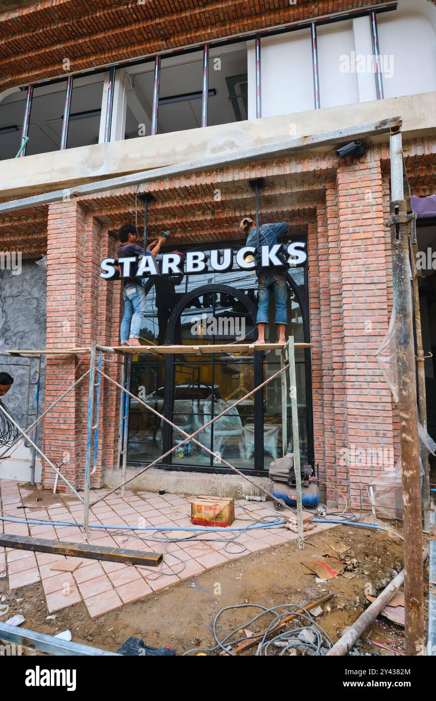 Construction work on a new Starbucks coffee cafe franchise opening in ...
