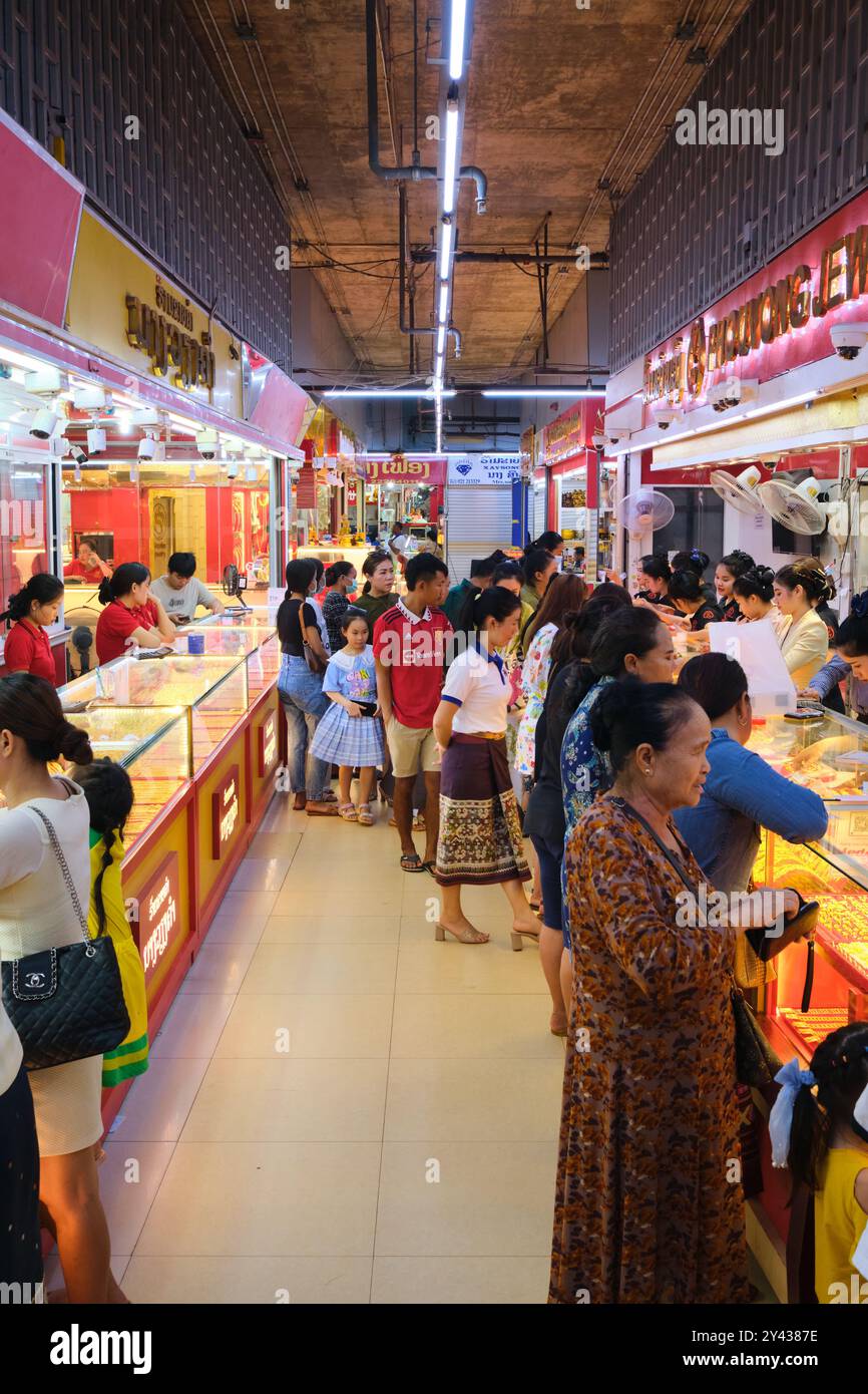 Crowds gather at gold jewelry shops, stalls at the Talat Sao Morning ...