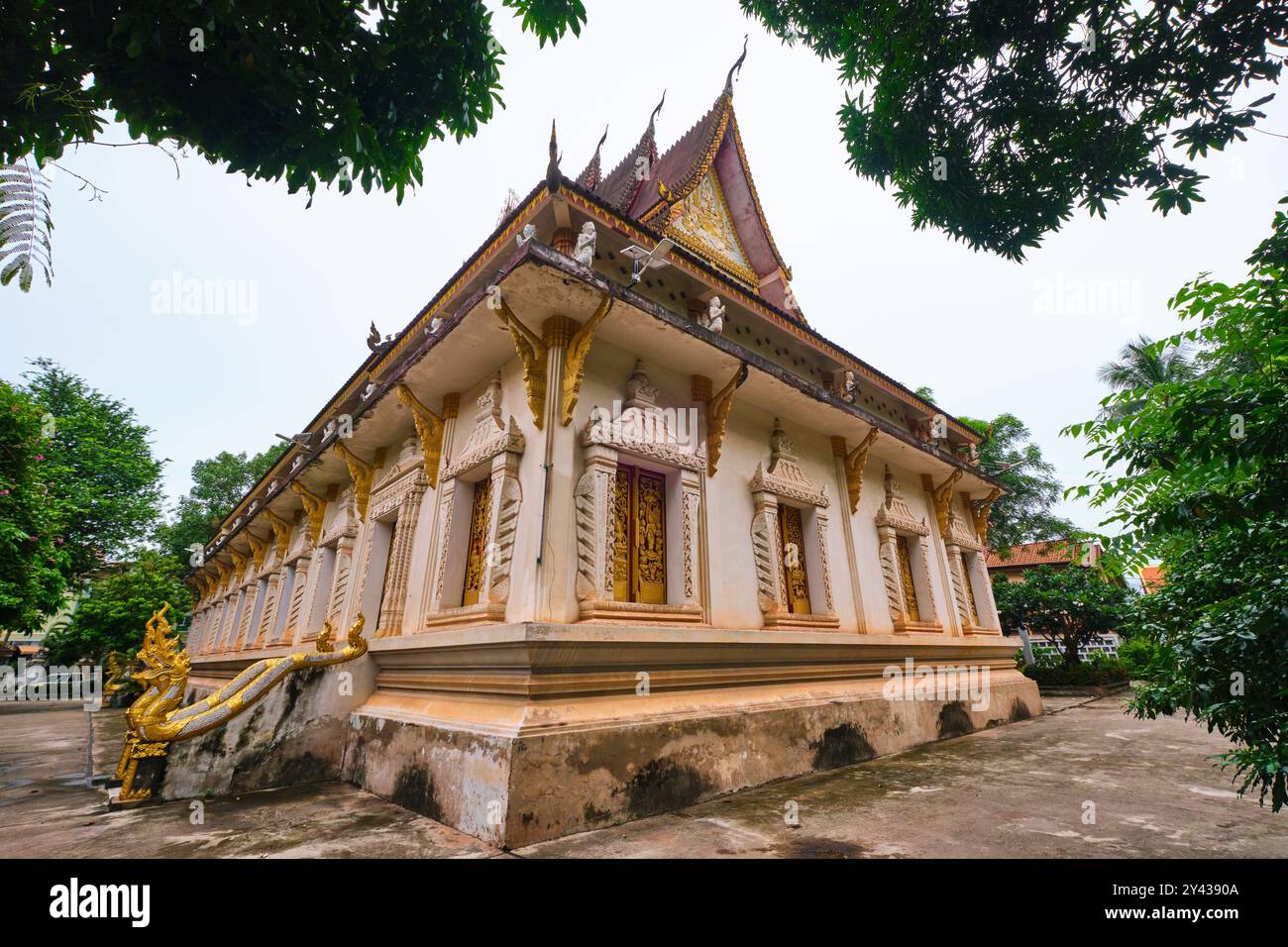 Exterior view of the main temple building at Wat Haysoke in Vientiane ...