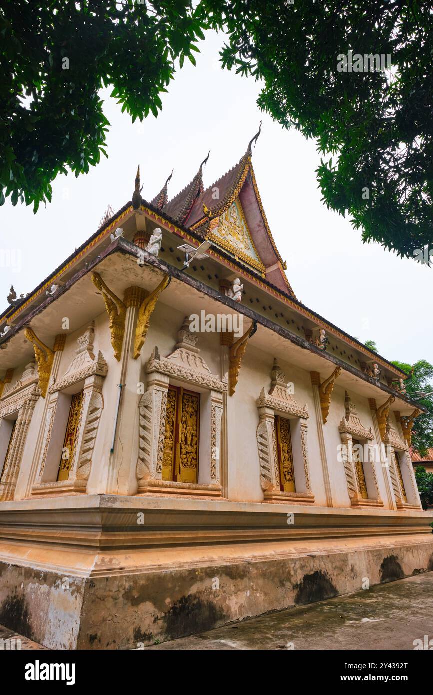 Exterior view of the main temple building at Wat Haysoke in Vientiane ...