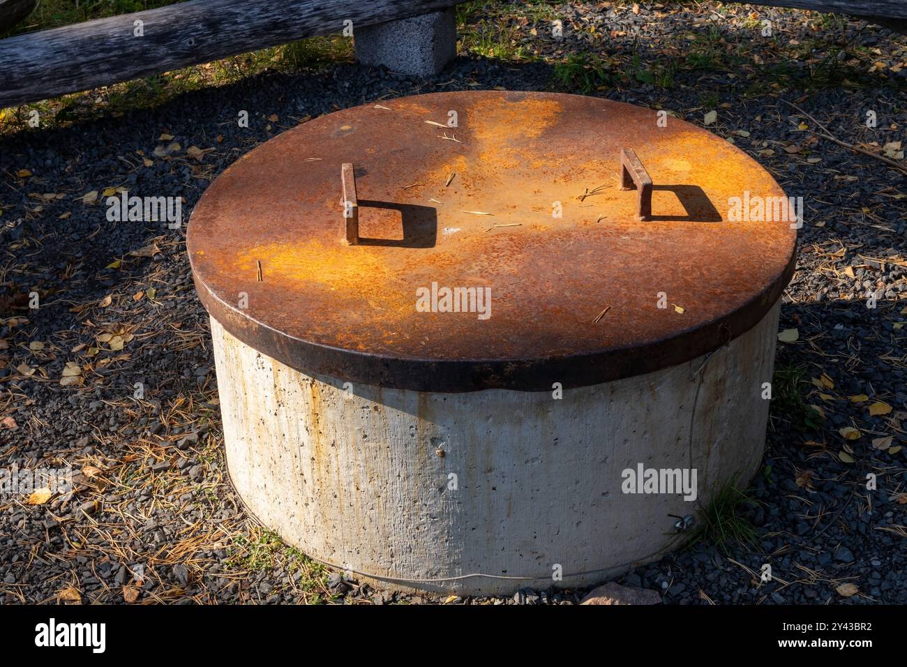 rusty lid on closed camping site fire pit Stock Photo - Alamy