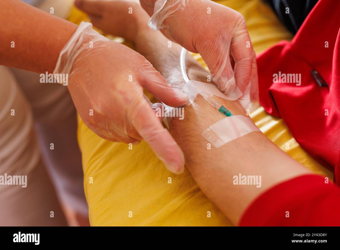 Preparing to insert an iv hi-res stock photography and images - Alamy