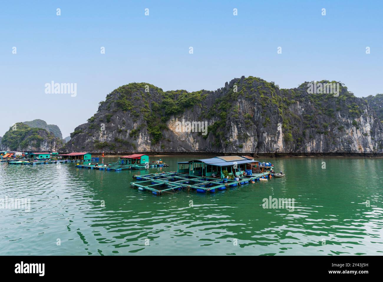 Cai Beo floating village in Lan Ha Bay, Vietnam Stock Photo - Alamy
