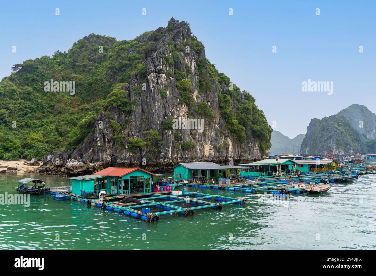 Cai Beo floating village in Lan Ha Bay, Vietnam Stock Photo - Alamy