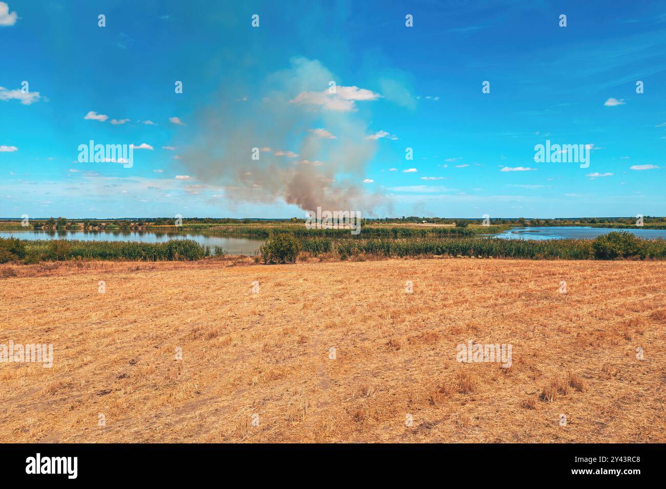 Wildfire smoke landscape hi-res stock photography and images - Alamy