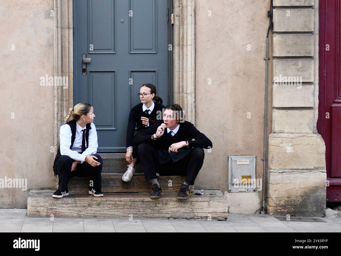 Young people smoking and vaping outdoors in France Stock Photo - Alamy