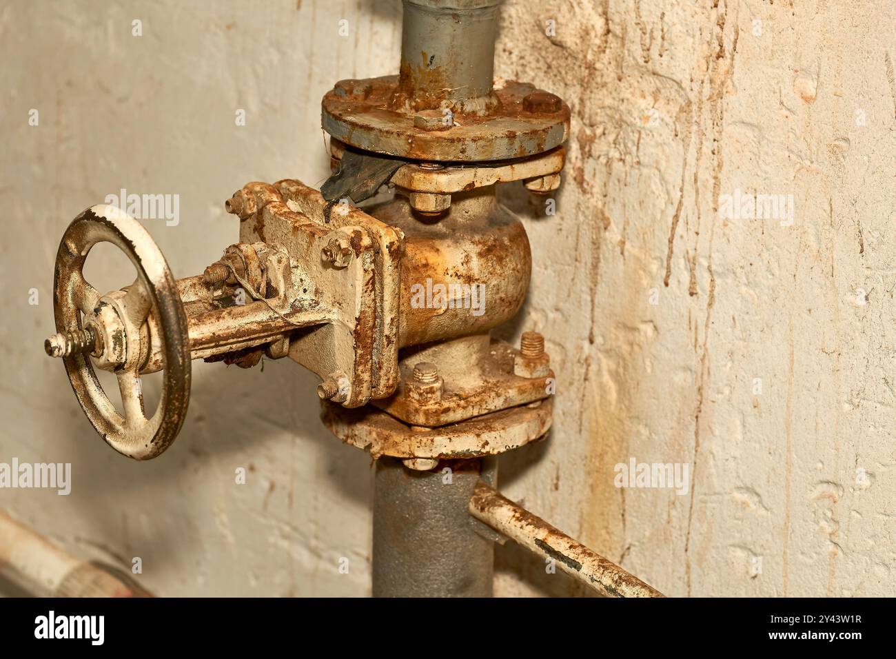 Pressure tank corrosion hi-res stock photography and images - Alamy