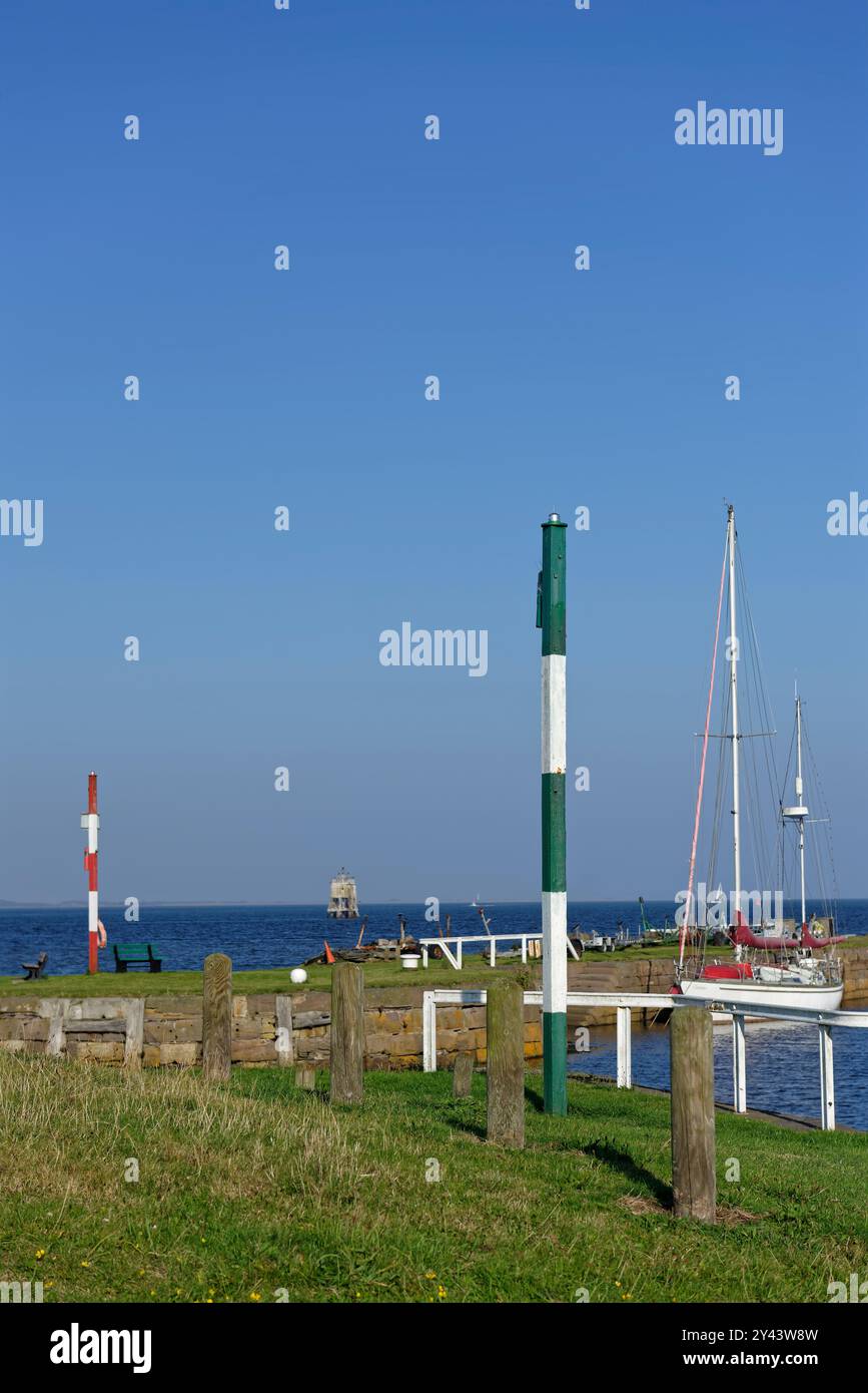 The Port and Starboard Navigation Markers at the entrance to Tayport ...