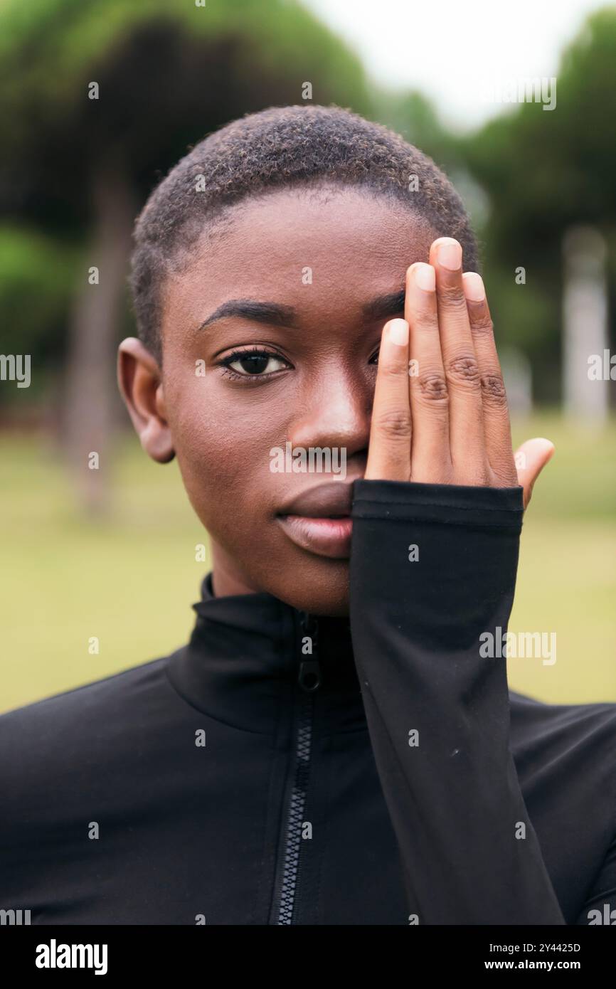 Hand covering cheek hi-res stock photography and images - Alamy