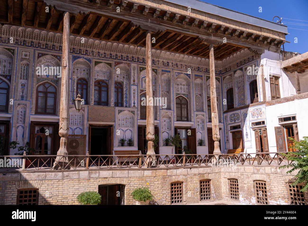 Building lot windows balcony hi-res stock photography and images - Alamy