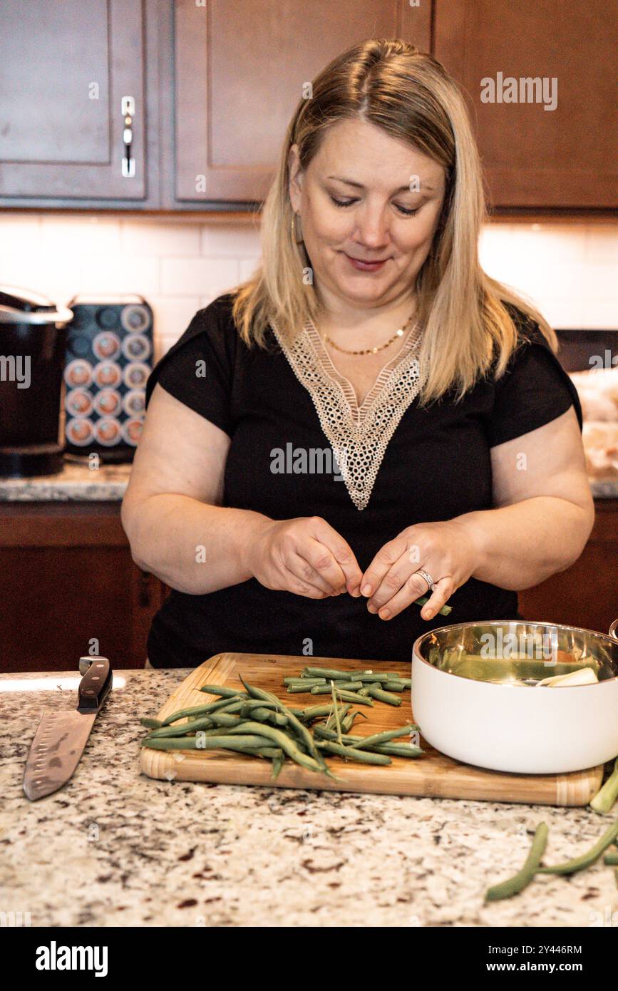 Breaking beans hi-res stock photography and images - Alamy