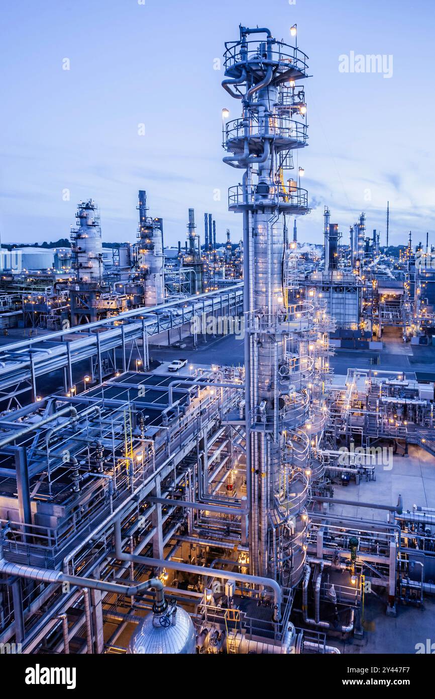 Oil refinery in Northern California Stock Photo - Alamy