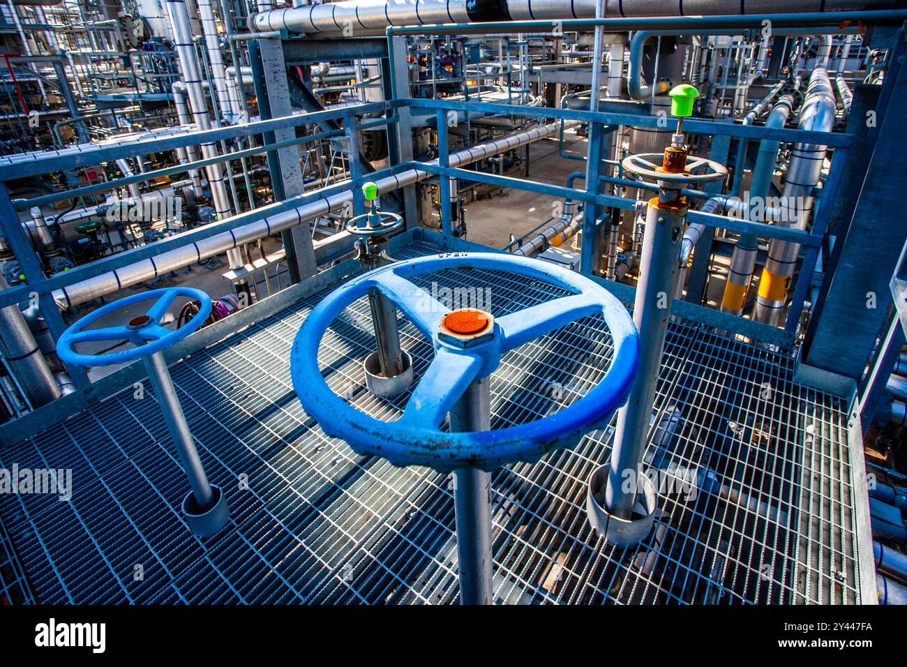 Oil refinery in california hi-res stock photography and images - Alamy