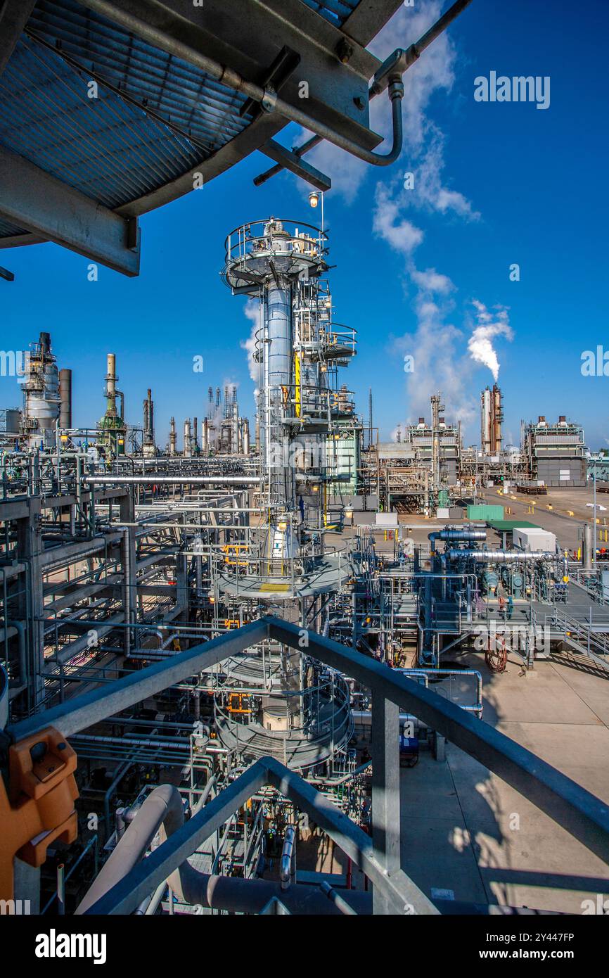 Oil refinery in Northern California Stock Photo - Alamy