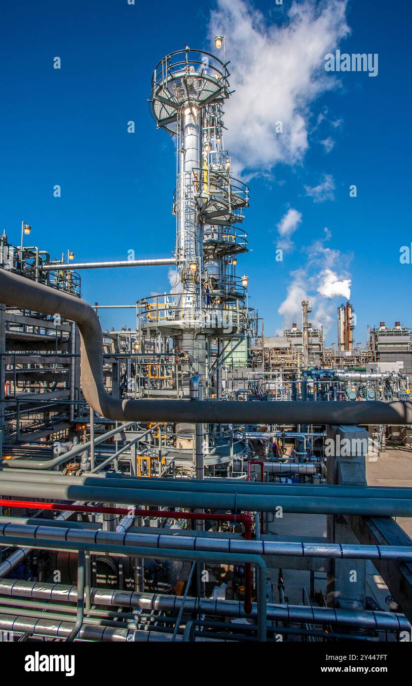 Oil refinery in Northern California Stock Photo - Alamy