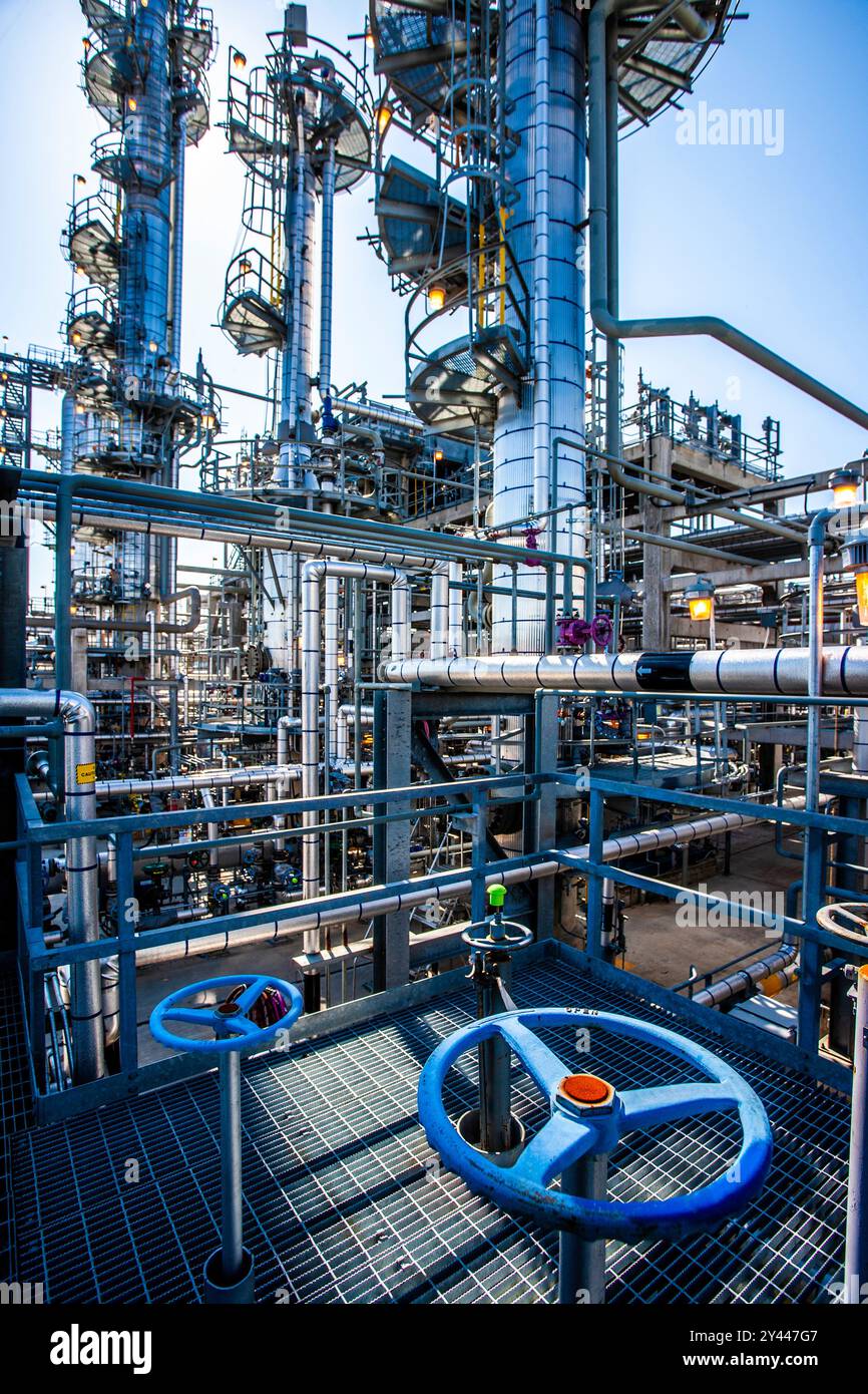 Oil refinery in Northern California Stock Photo - Alamy