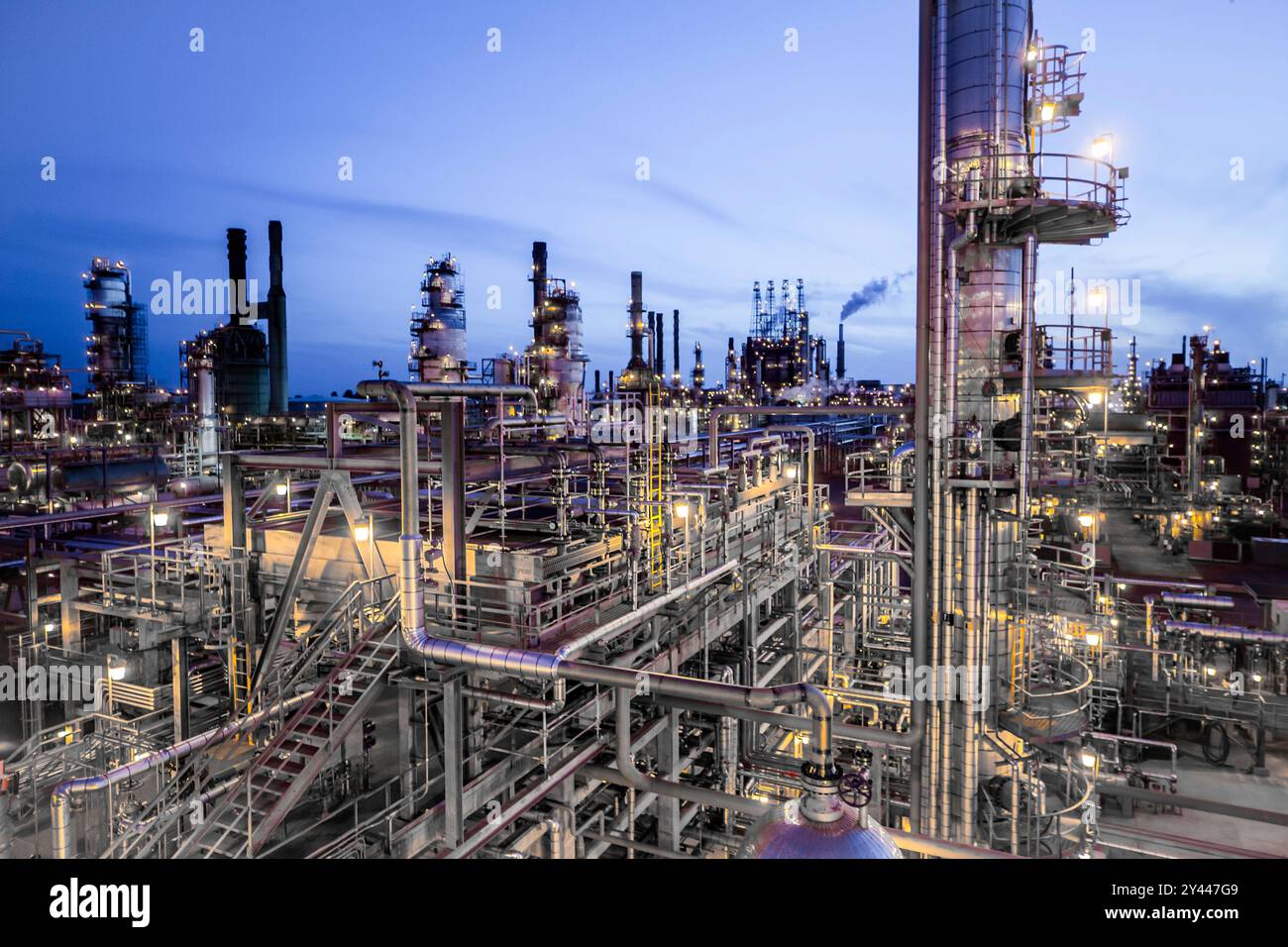 Oil refinery in Northern California Stock Photo - Alamy