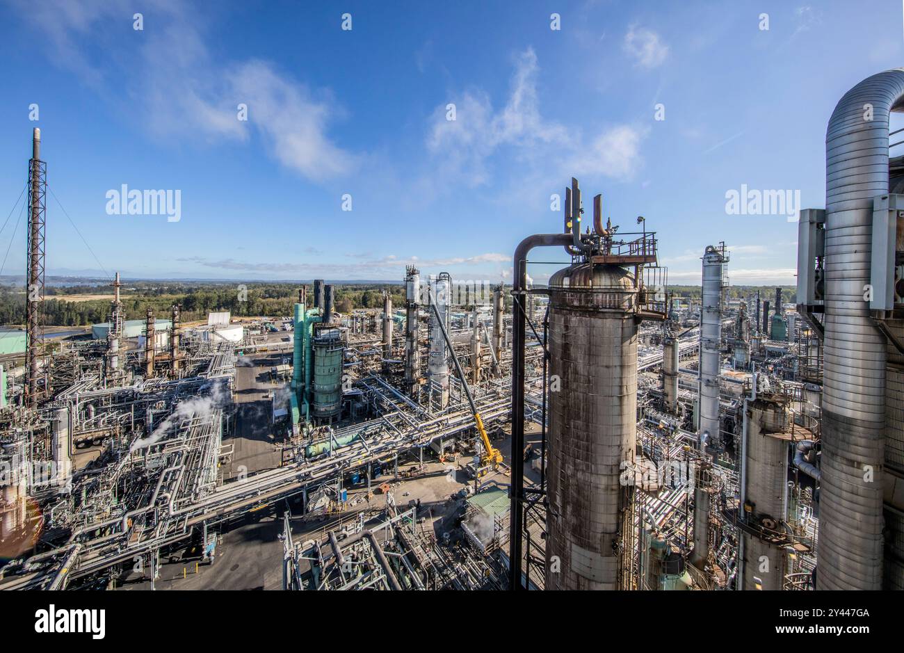 Oil refinery in Northern California Stock Photo - Alamy