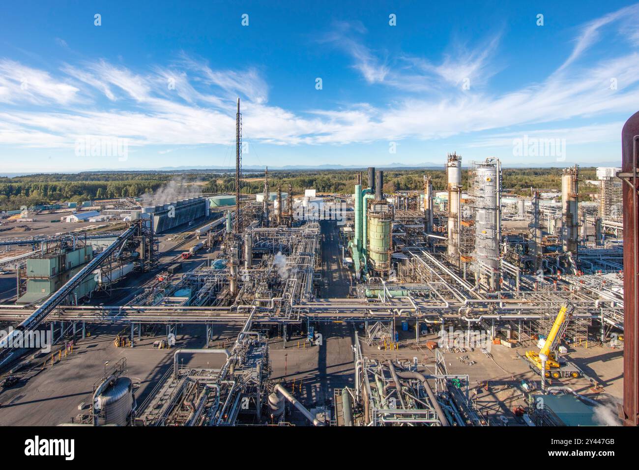 Oil refinery in Northern California Stock Photo - Alamy