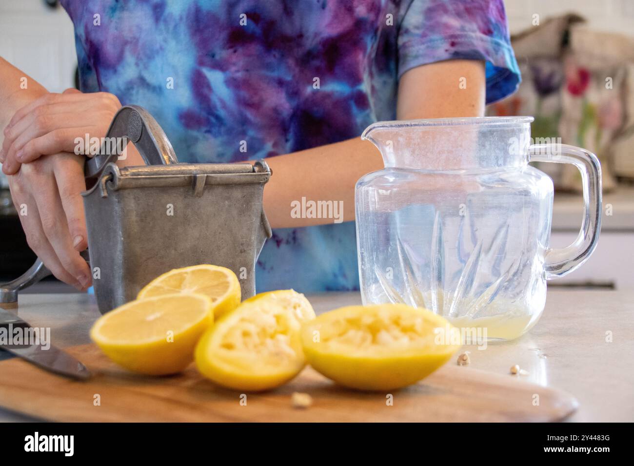 Using a lemon to clean hi-res stock photography and images - Alamy