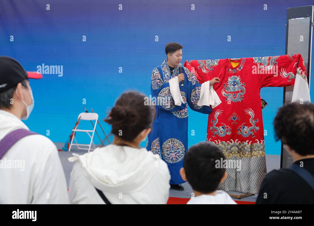 (240916) -- BEIJING, Sept. 16, 2024 (Xinhua) -- An actor of the Jingju ...