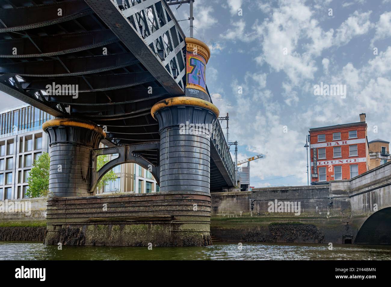 Unterseite der brücke hi-res stock photography and images - Alamy