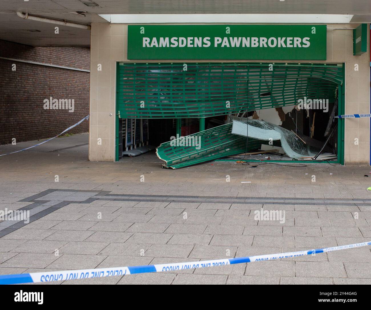 Basildon, Essex, uk 26th Sep 2024 Vehicle ram rates front of Ramsden ...