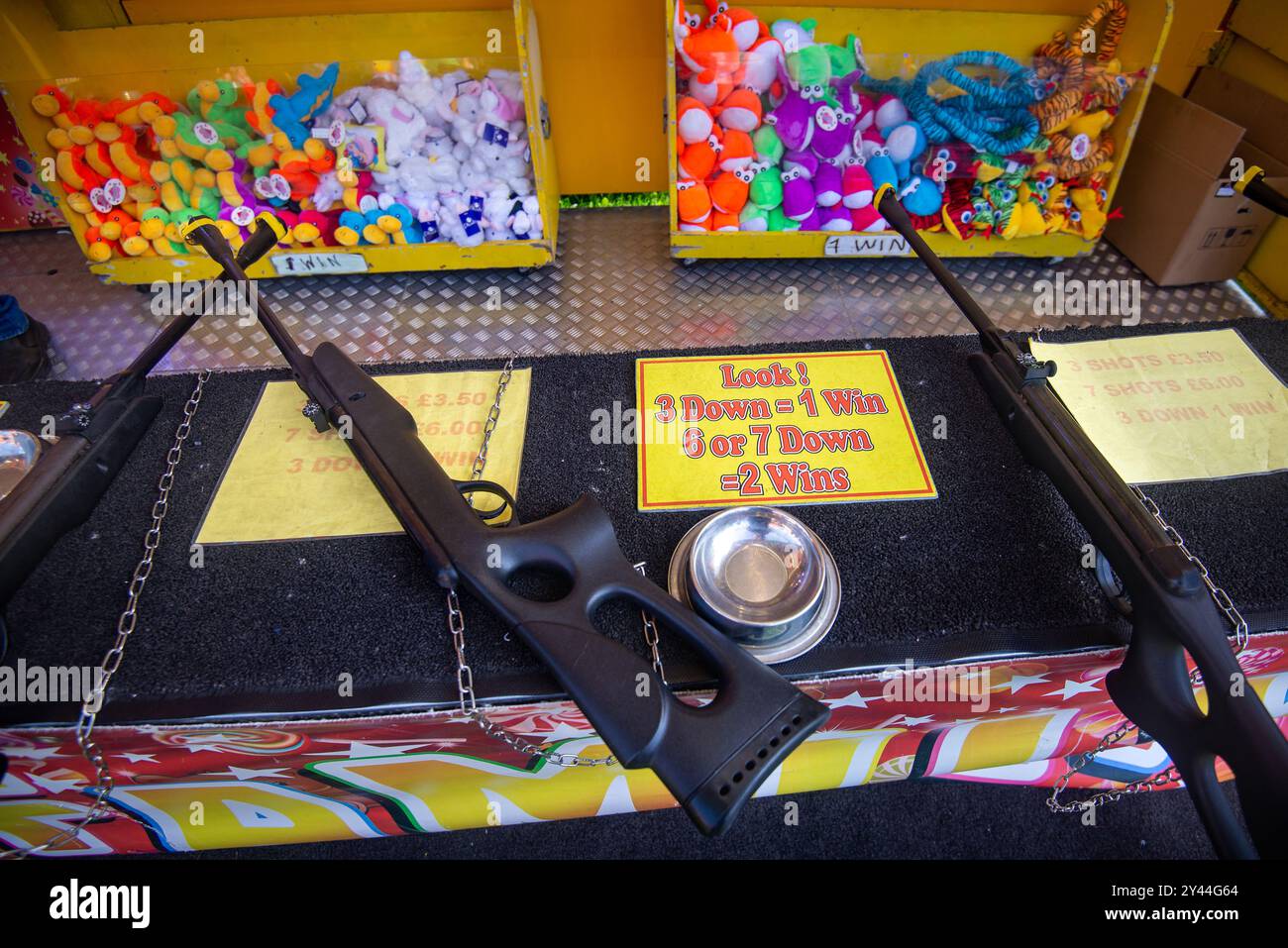 Close up of funfair shooting gallery guns and toy prizes to win Stock ...