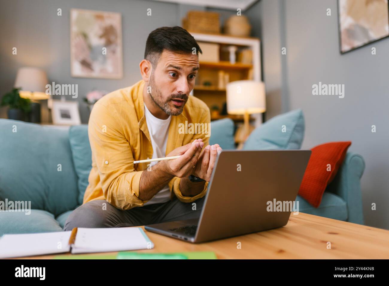 Frustrated man working computer hi-res stock photography and images - Alamy