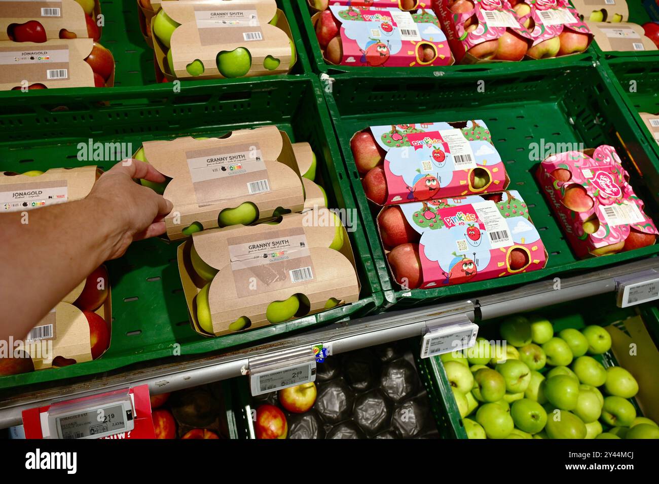 Sour granny smith hi-res stock photography and images - Alamy
