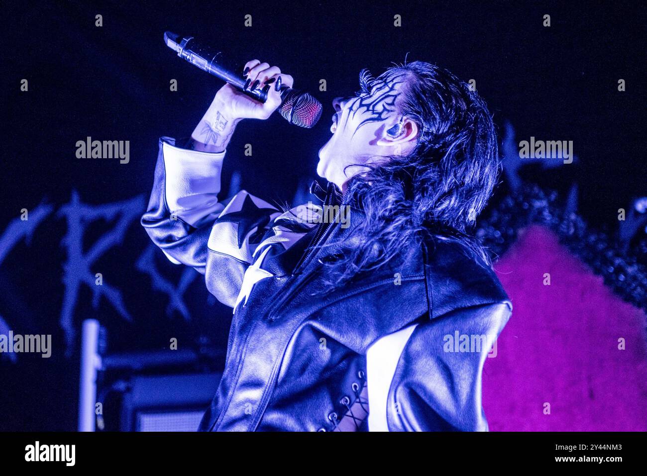 Thug crown hi-res stock photography and images - Alamy