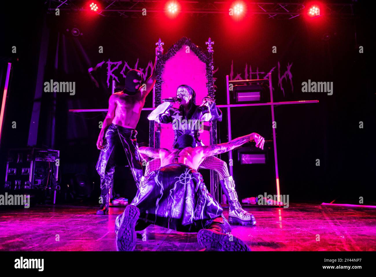 Thug crown hi-res stock photography and images - Alamy