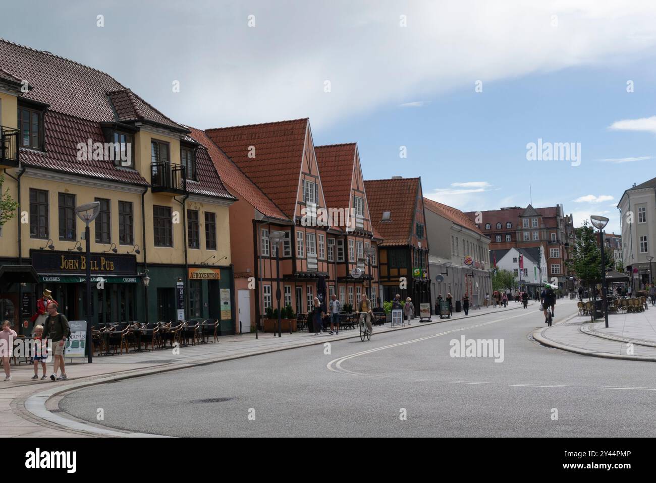 John bull pub in prominent position hi-res stock photography and images ...