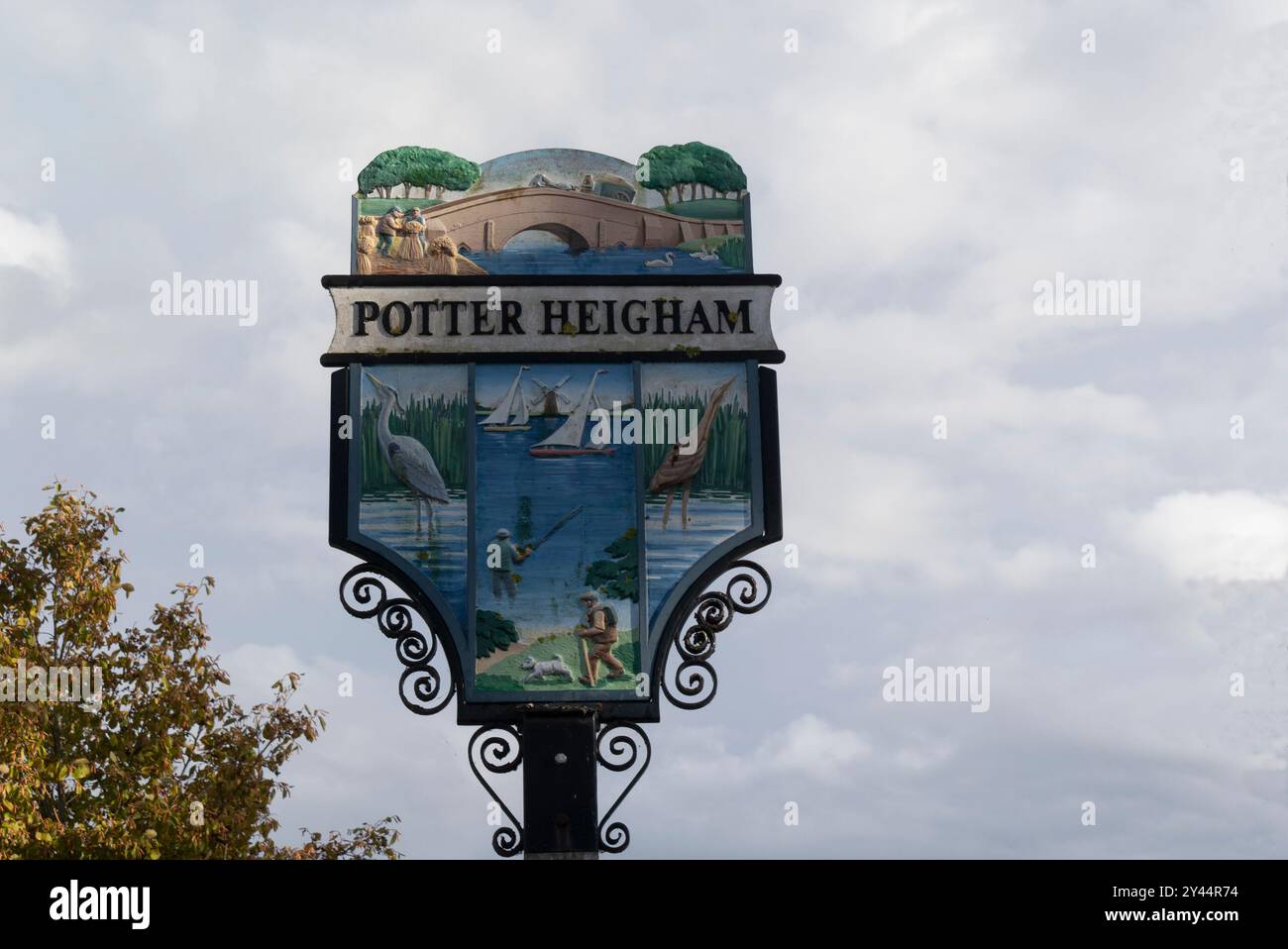 Potter Heigham village sign village known for its mediaeval bridge and ...