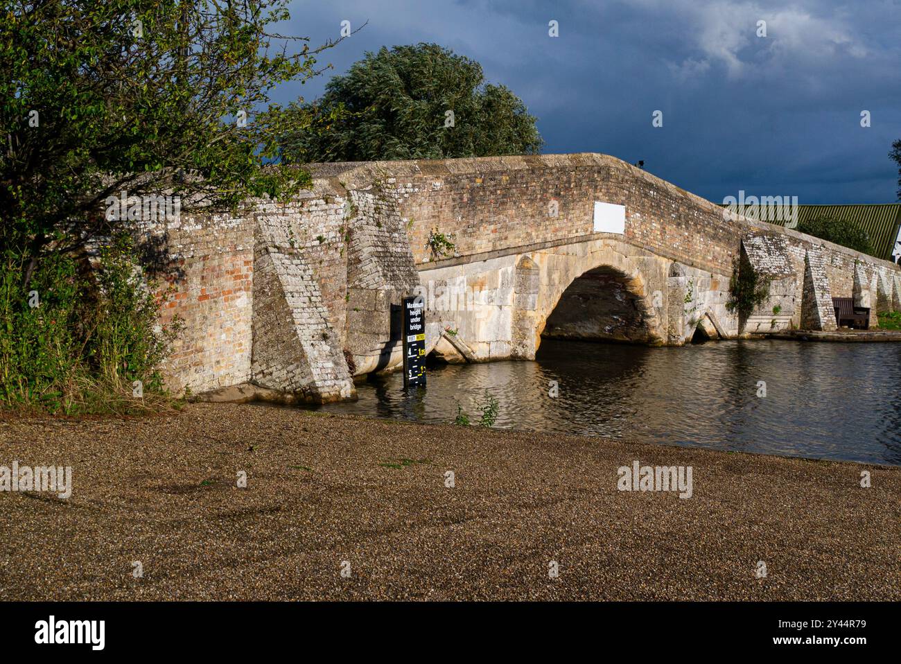 Potter Heigham medieval bridge over River Thurne 13thc brick and stone ...