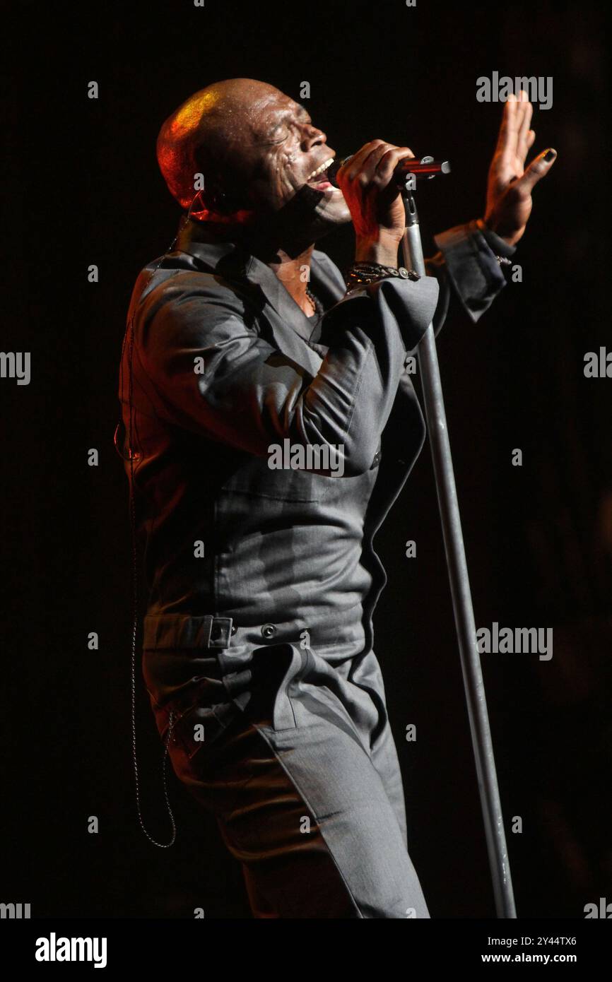 Seal in concert hi-res stock photography and images - Alamy