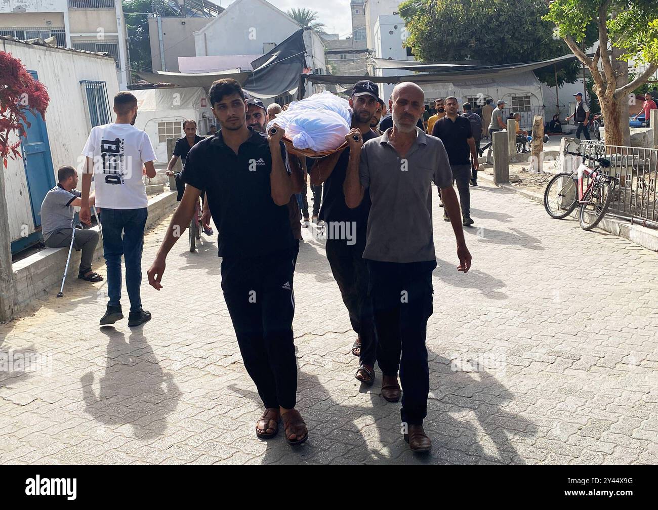 Palestinians mourn over the bodies of their relatives from Basal Family ...