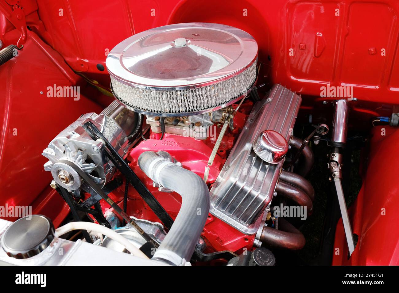 Close-up of the engine of a 1959 Chevrolet 3100, 5735cc - John Gollop ...