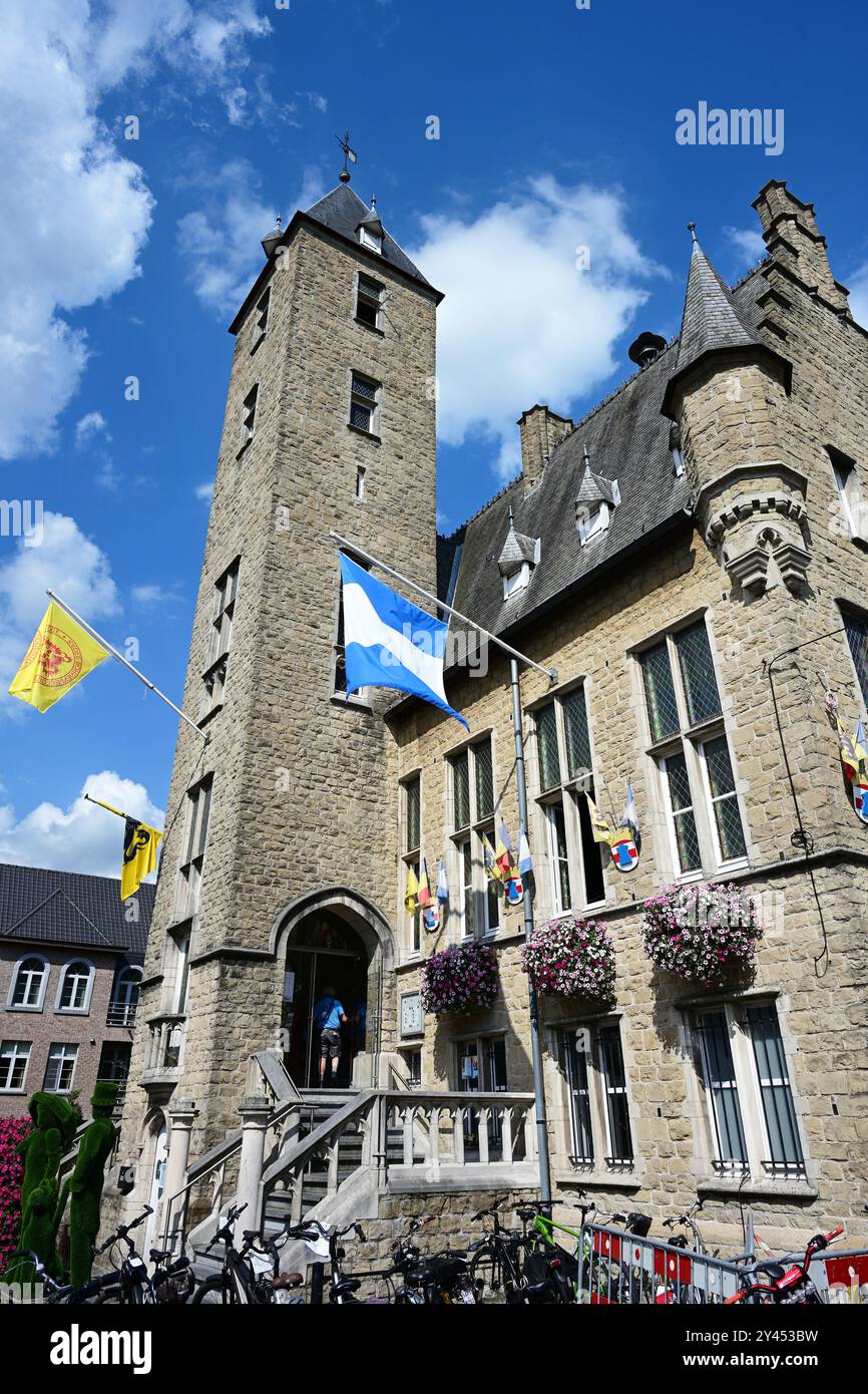 Flemish renaissance revival style hi-res stock photography and images ...