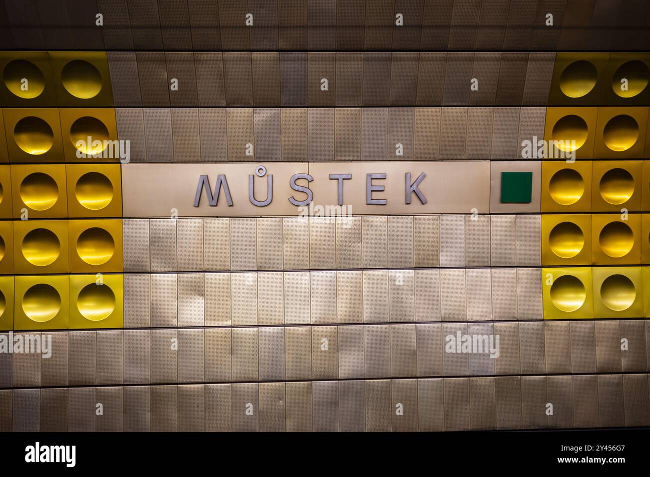 Prague metro map hi-res stock photography and images - Alamy