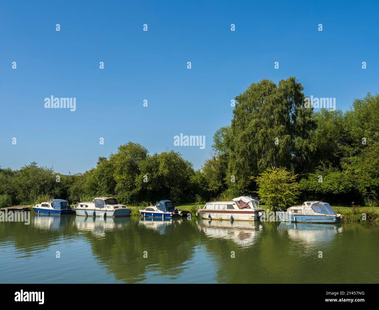 Boats on the River Thames, Godstow, Oxford, Oxfordshire, England, UK ...