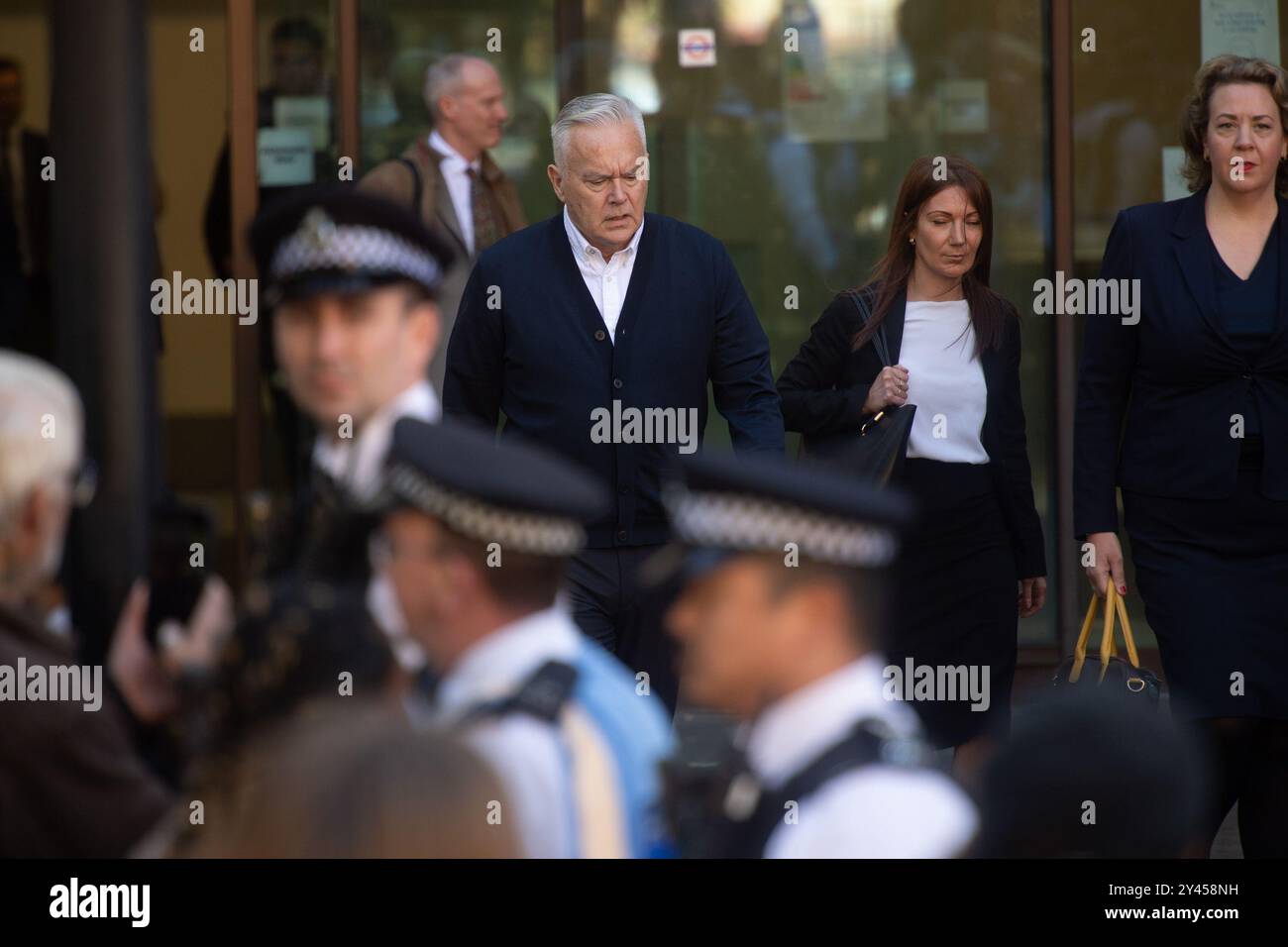 Bbc newsreader hi-res stock photography and images - Alamy