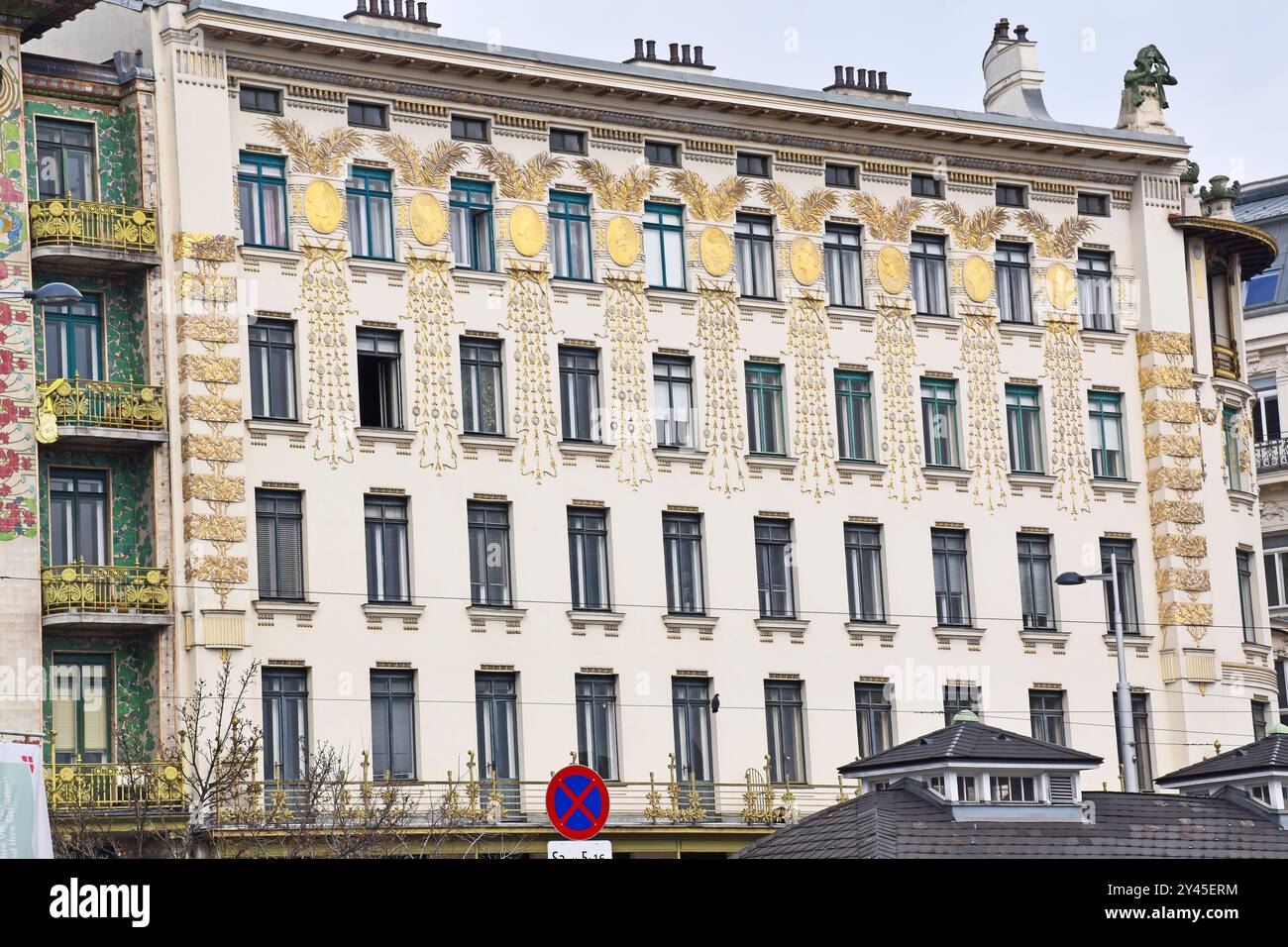 The Medallion House, Vienna apartment building, architect Otto Wagner ...