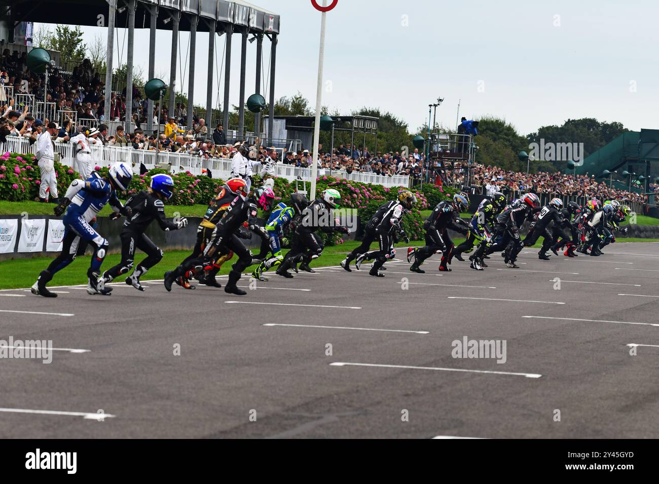 Le Mans style running start, Barry Sheene Memorial Trophy, two-riders ...
