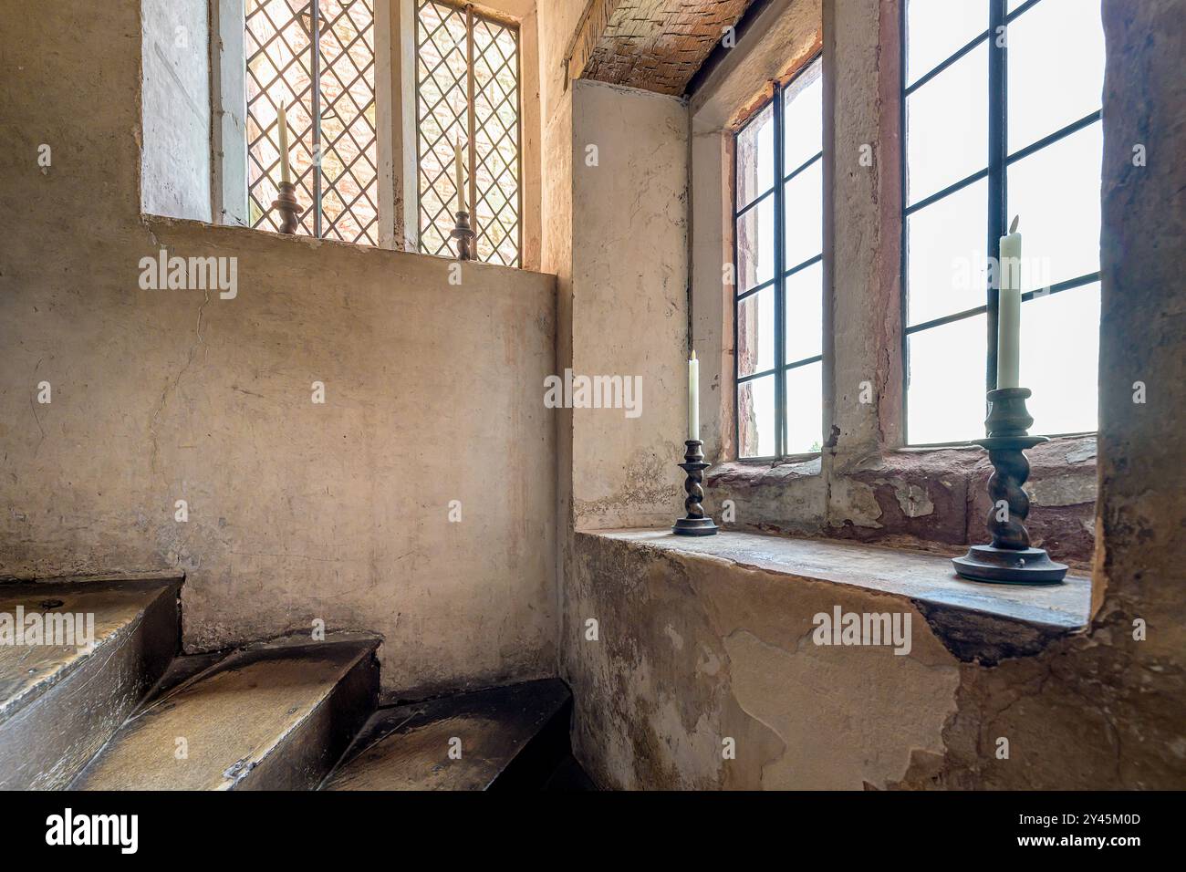 Medieval and tudor staircases hi-res stock photography and images - Alamy