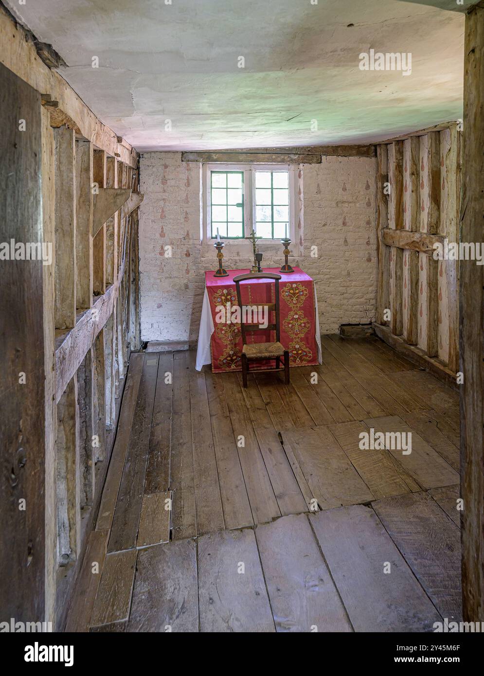 Hidden chapel harvington hall hi-res stock photography and images - Alamy